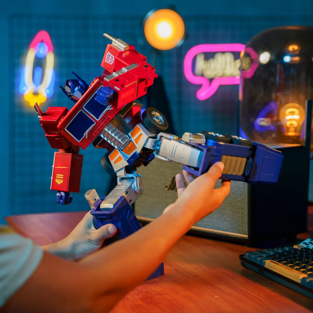 Robosen Elite Optimus Prime Auto-Converting Robot | UK Website