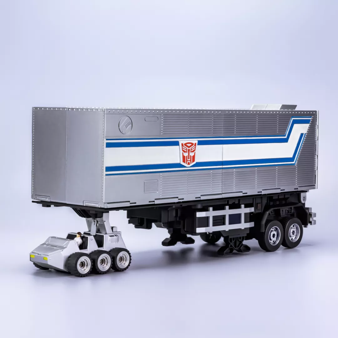 Robosen Flagship Optimus Prime Trailer Kit